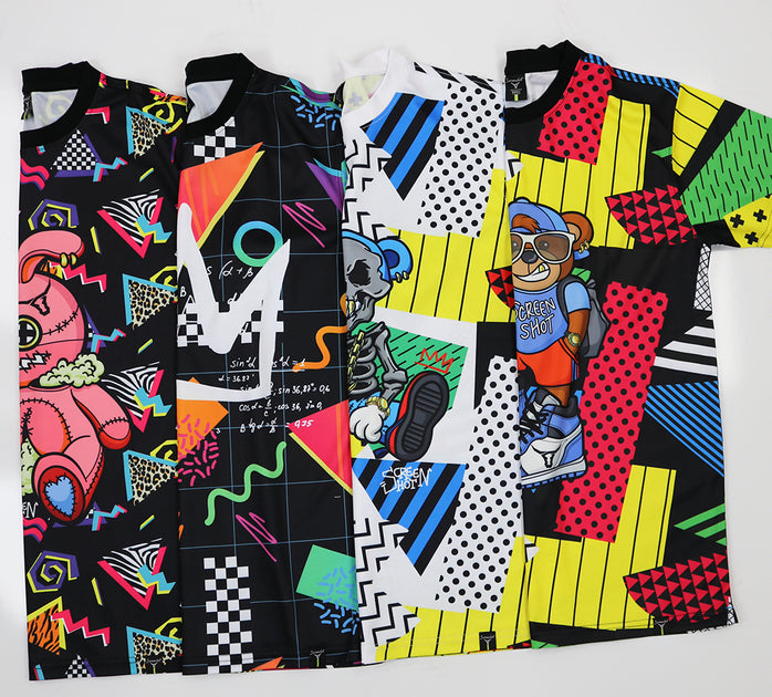 S11201 90'S RETRO PRINT TEE (BLACK/CROWN)) – Screenshotbrand